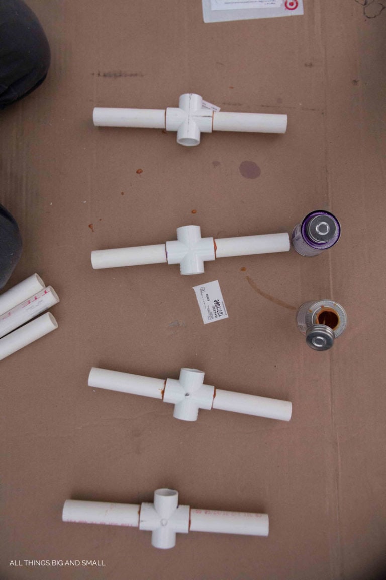 Giant Spider Decoration: An Easy and Cheap DIY Halloween Decoration