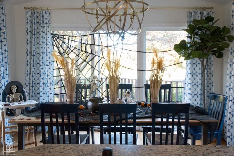 Halloween Table Decor: Scary Halloween Tablescape Ideas - DIY Decor Mom